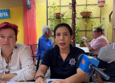 Policía es arrestada por denunciar acoso y amenazas