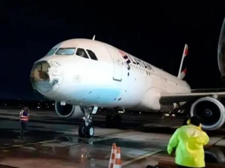 Avión aterriza de milagro, tenía el parabrisas roto