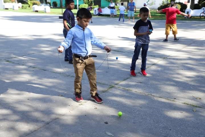 Concurso de trompos en Jonuta