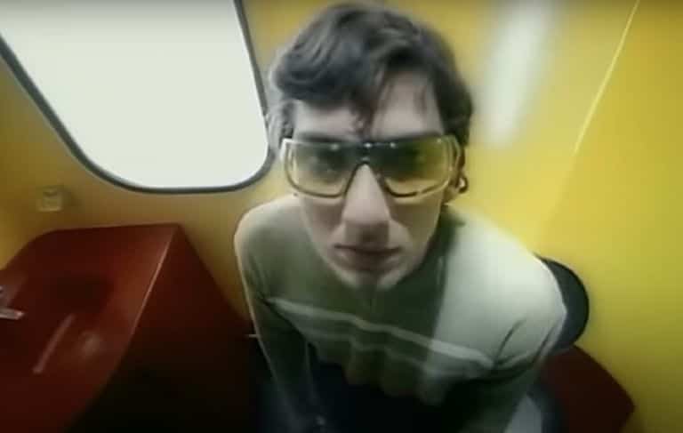 León Larregui apareció en video de Shakira en los 90's