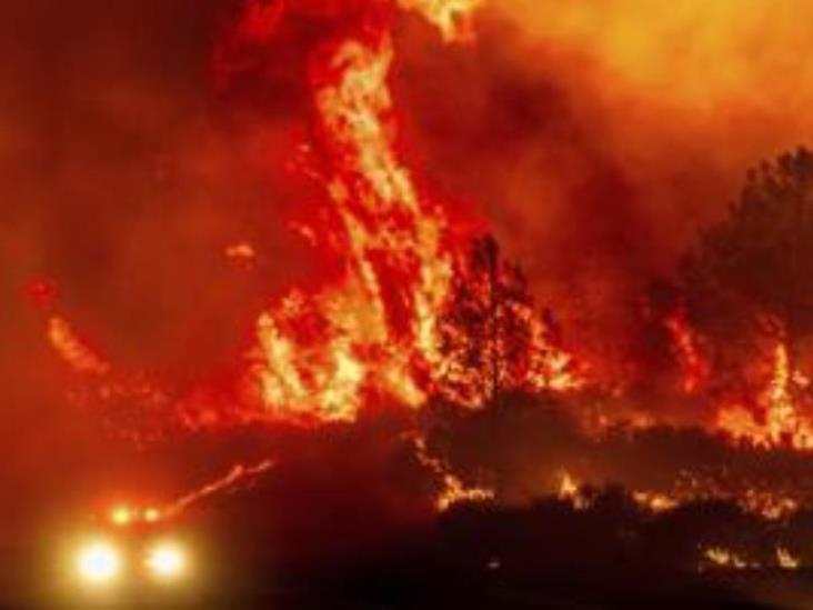 Incendio sin control en California ha obligado al desalojo